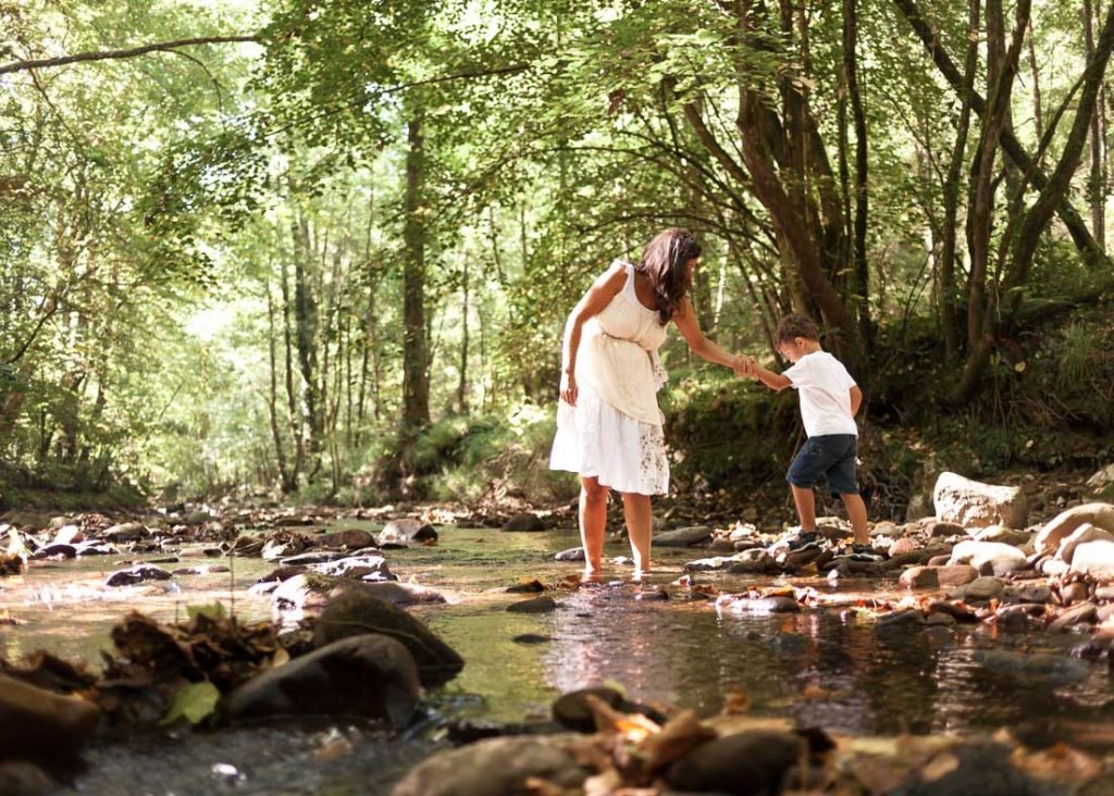 Sesión de familia en el rio | AMMA Fotografía